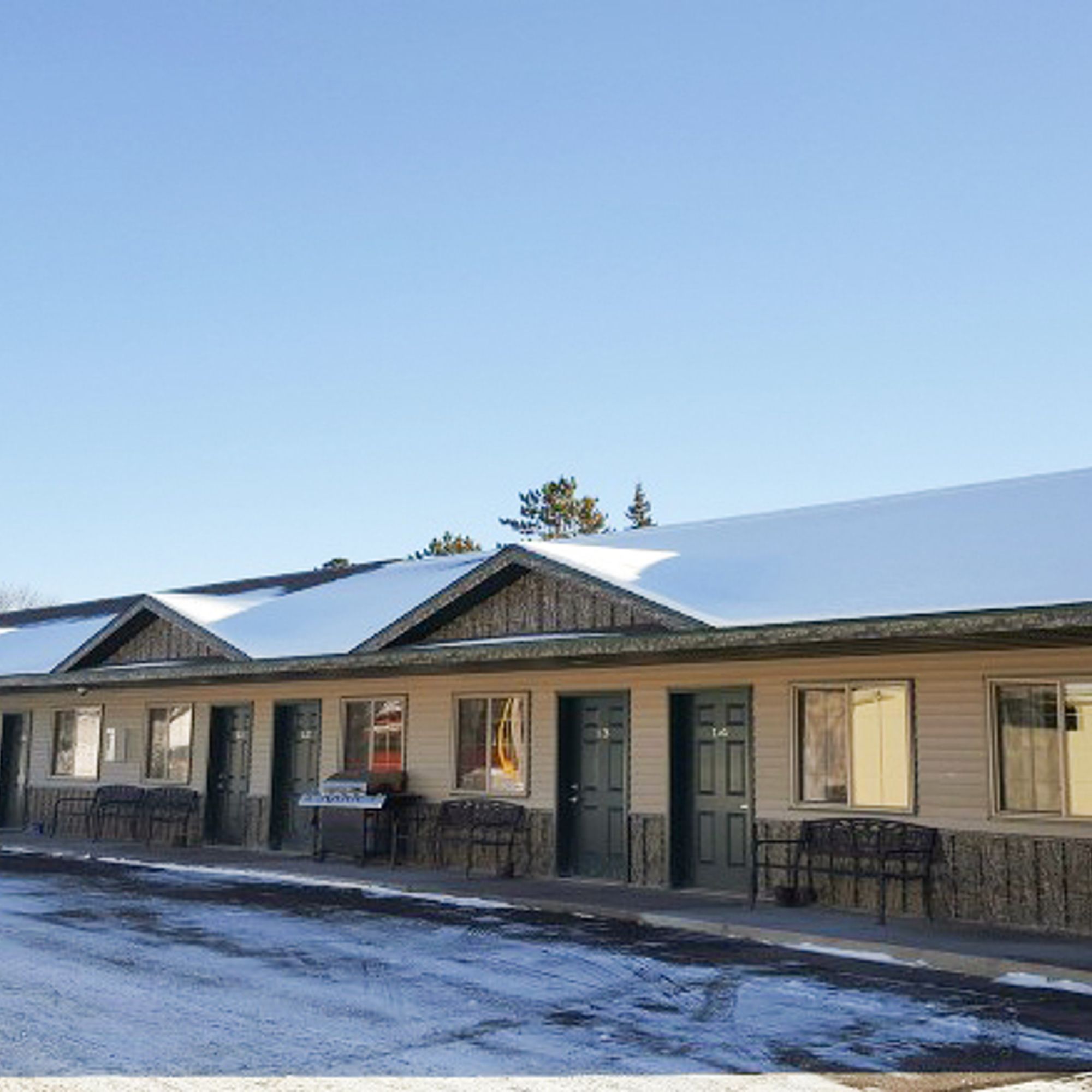 Bootleggers Bar & Hillbilly Haven Motel | Gallery