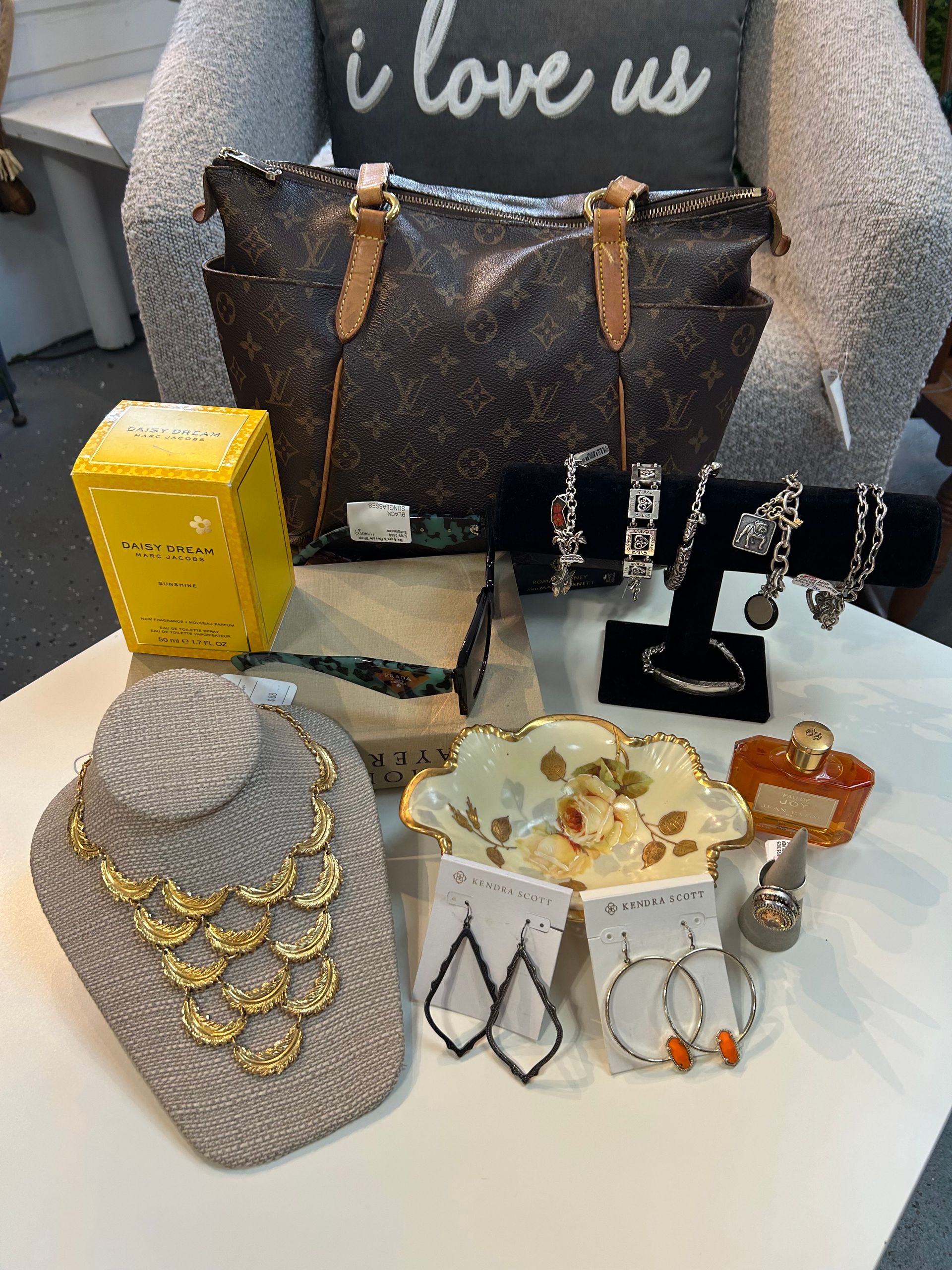 Clothing Boutique & Gift Shop in Conroe, TX | Barbara's Resale Shop LLC