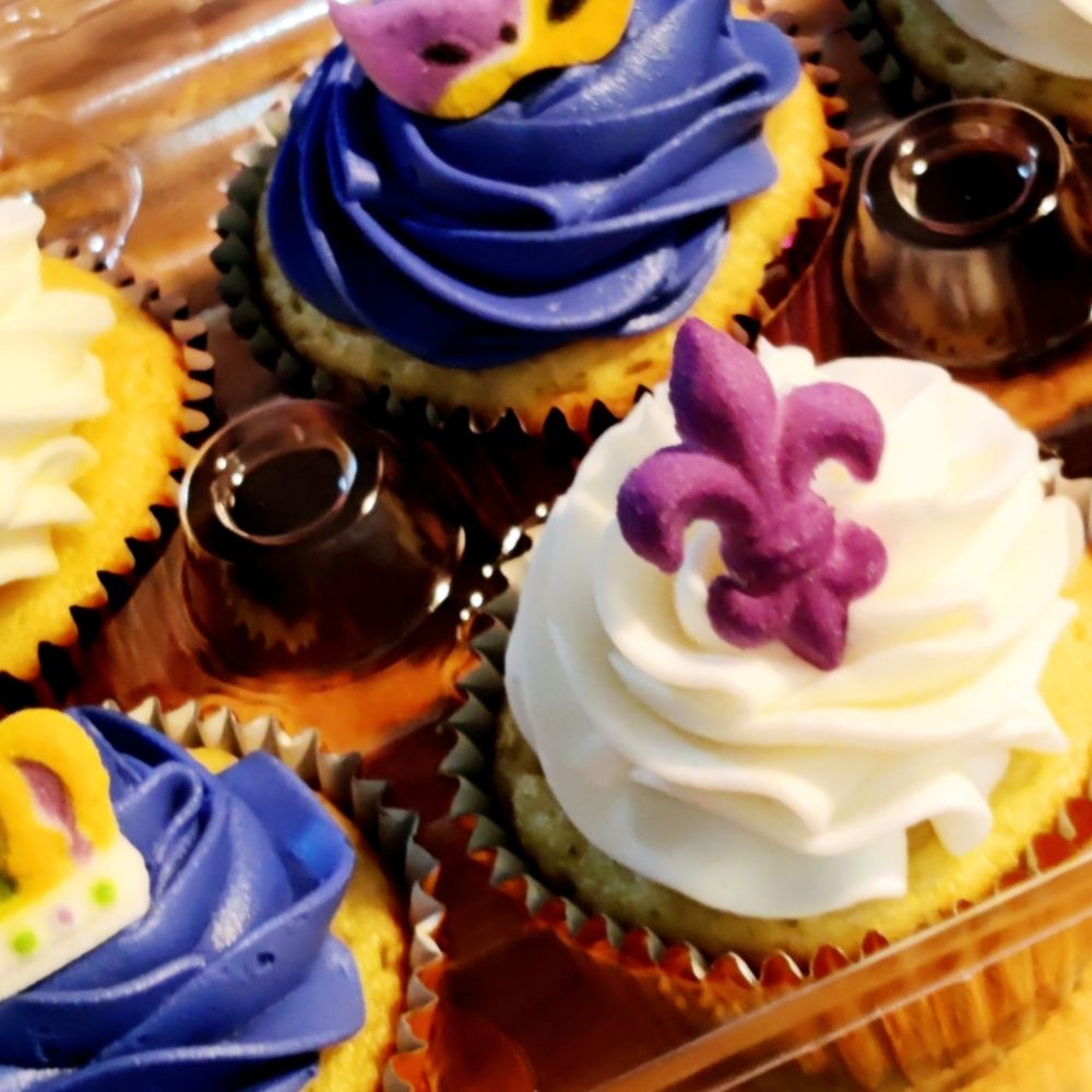 Cupcake Shop in Memphis, Tennessee - Tiffanie's Charming Cupcake And ...