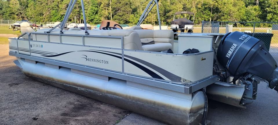 Highway 3 Marine | 2006 Bennington 24' Pontoon