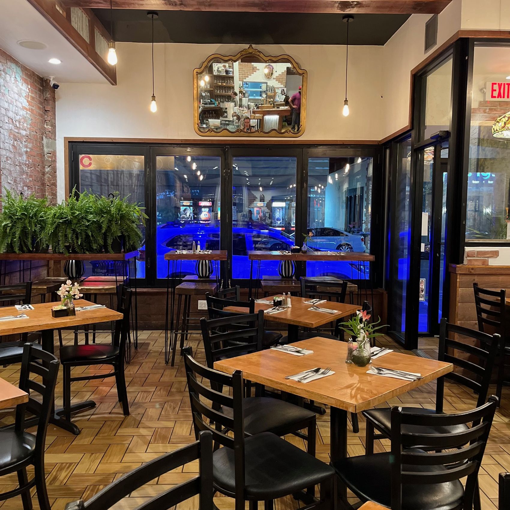 Best Bar, Grill, & Desserts in Rockville Centre, NY - The Caffé On Park